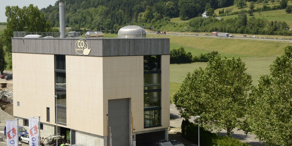 Ernst Sutter AG heizt neu CO2-neutral – dank Schnitzelheizung | fenaco