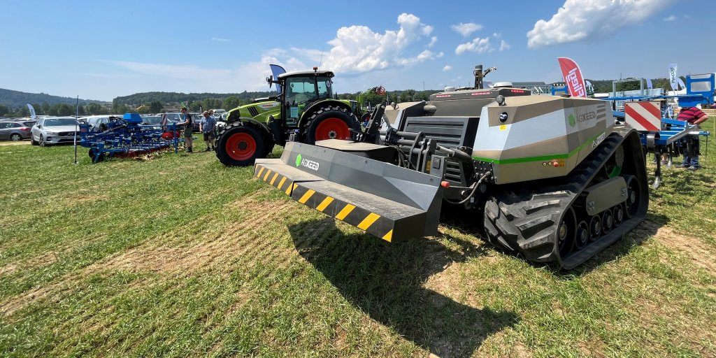 Die drei selbstfahrenden Feldroboter-Modelle von AgXeed jetzt auch in der Schweiz erhältlich ...